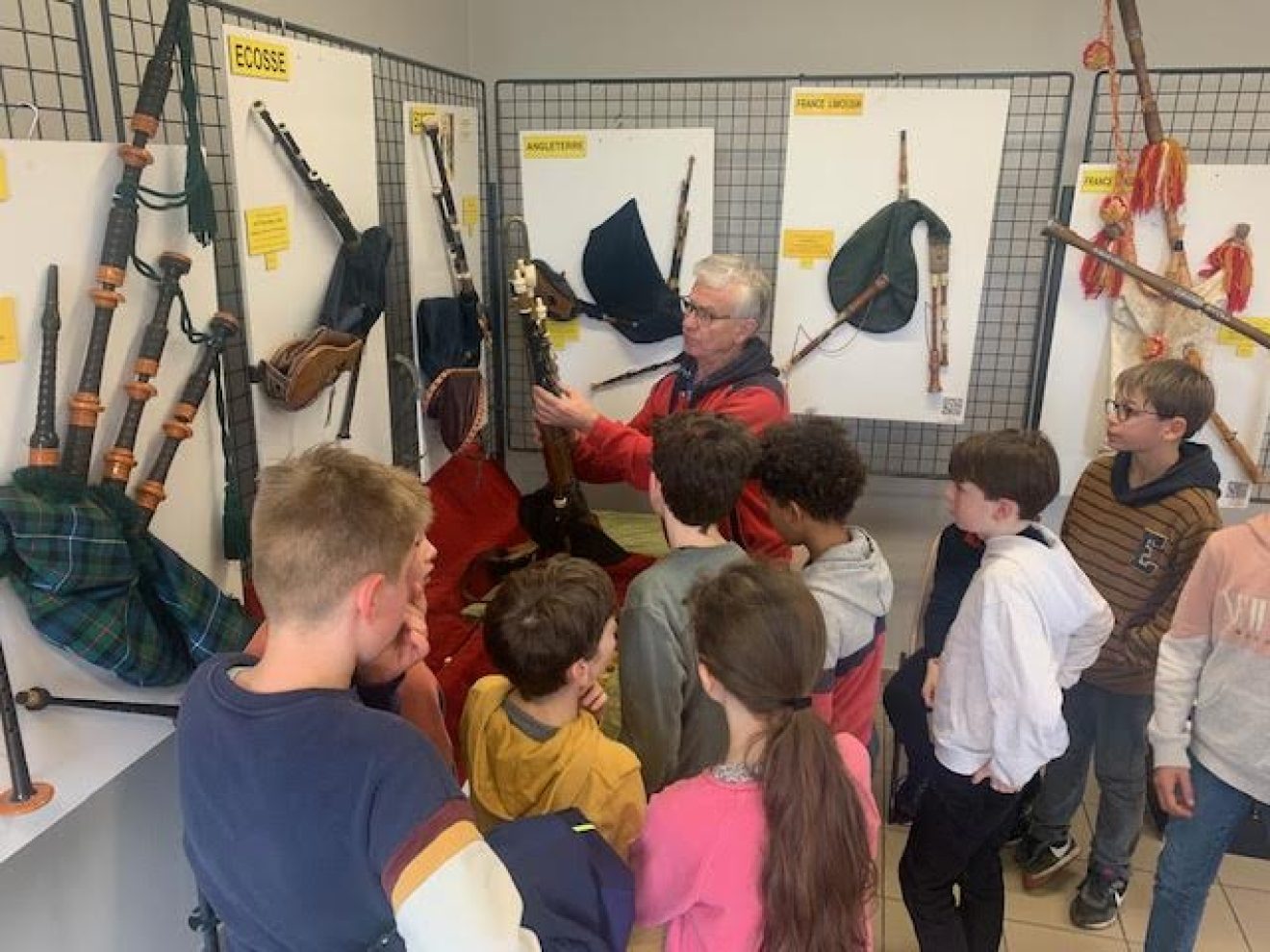 A la découverte des cornemuses et bombardes du Monde chez les CM2 ...