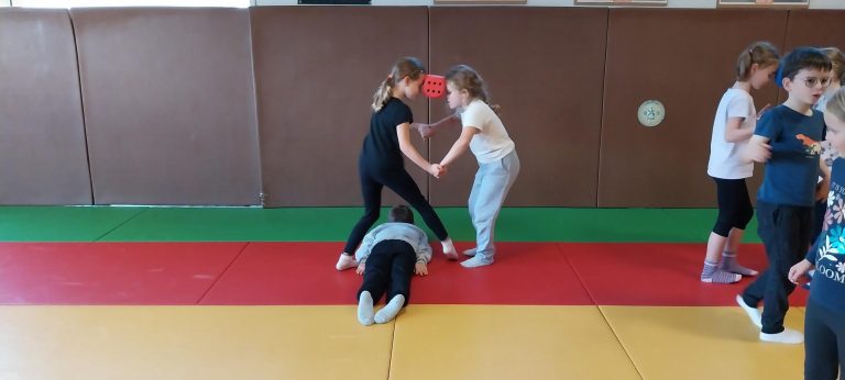 Jeux coopératifs en CP/CE1 | Ecole Saint Joseph
